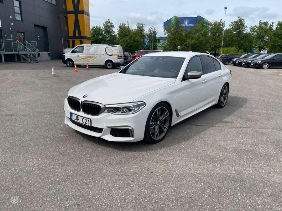 Balts BMW M550 2018 Viļņa, ar dzinēja tilpumu 4.40 L un nobraukumu 127 tūkst. km par 28000 €, foto 1 vietnē AUTOMOTO.COM.LV