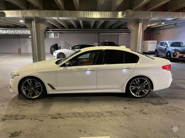 White BMW M550 2018 in Vilnius, with an engine capacity of 4.40 L and mileage of 127 thousand km for 28000 €, photo 4 on AUTOMOTO.COM.LV
