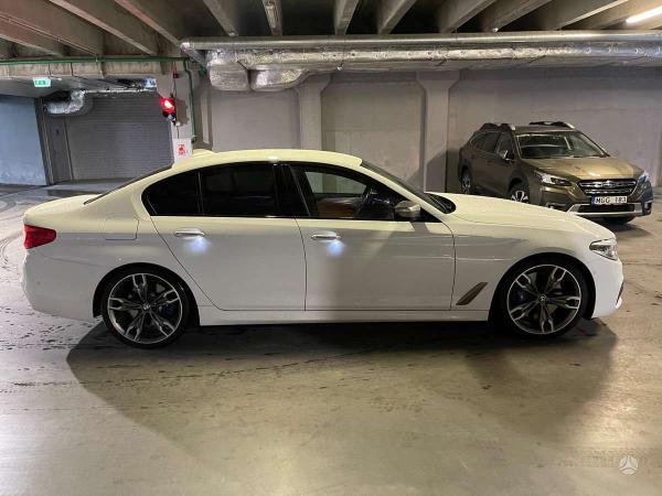 White BMW M550 2018 in Vilnius, with an engine capacity of 4.40 L and mileage of 127 thousand km for 28000 €, photo 5 on AUTOMOTO.COM.LV