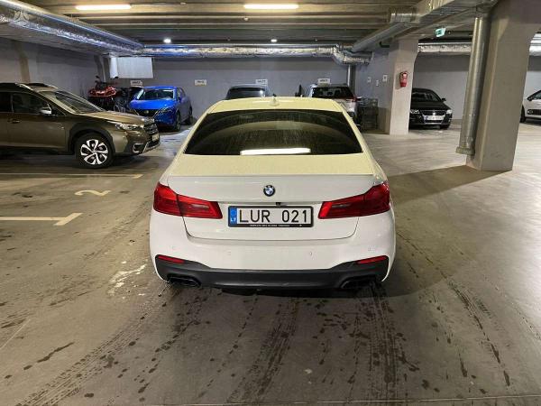 White BMW M550 2018 in Vilnius, with an engine capacity of 4.40 L and mileage of 127 thousand km for 28000 €, photo 6 on AUTOMOTO.COM.LV