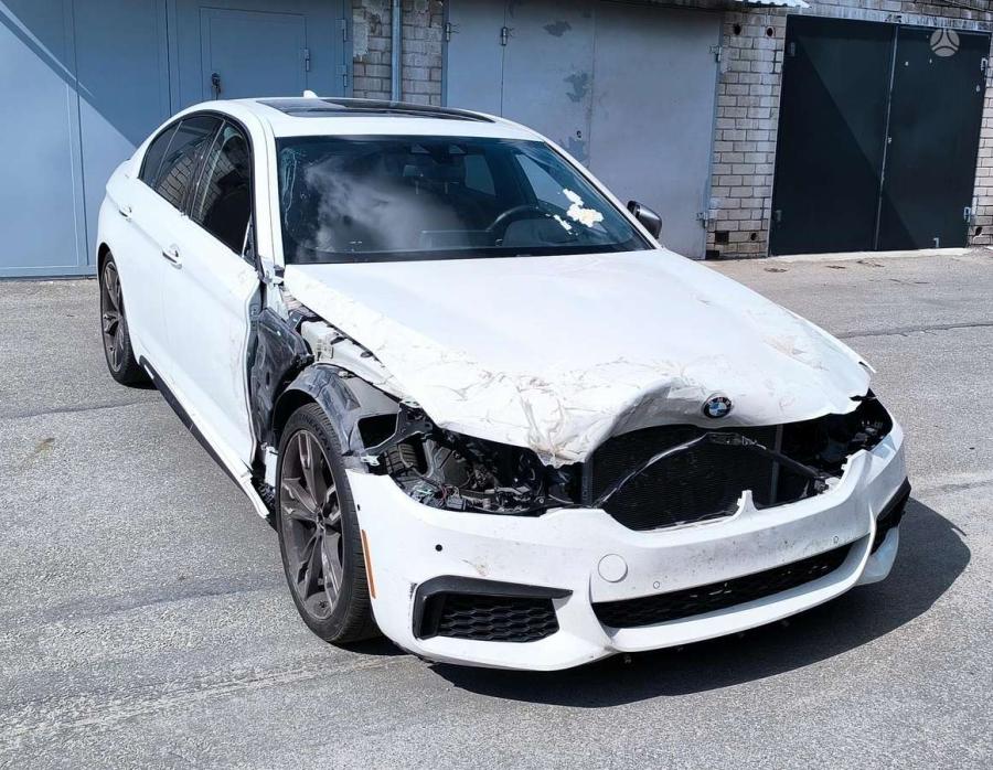 Balts BMW M550 2018 Panevēža, ar dzinēja tilpumu 4.40 L un nobraukumu 167 tūkst. km par 14400 €, foto 6 vietnē AUTOMOTO.COM.LV