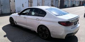 Balts BMW M550 2018 Panevēža, ar dzinēja tilpumu 4.40 L un nobraukumu 167 tūkst. km par 14400 €, foto 7 vietnē AUTOMOTO.COM.LV