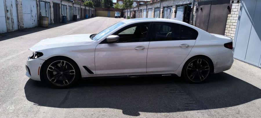 Balts BMW M550 2018 Panevēža, ar dzinēja tilpumu 4.40 L un nobraukumu 167 tūkst. km par 14400 €, foto 8 vietnē AUTOMOTO.COM.LV