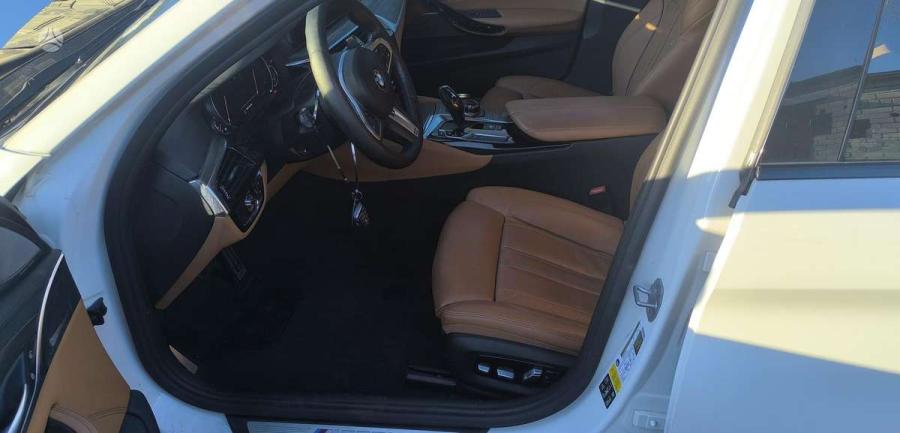 Balts BMW M550 2018 Panevēža, ar dzinēja tilpumu 4.40 L un nobraukumu 167 tūkst. km par 14400 €, foto 9 vietnē AUTOMOTO.COM.LV