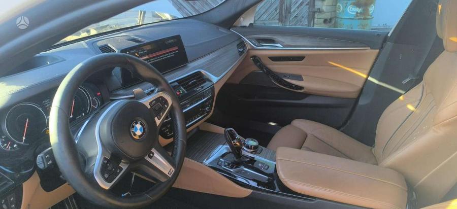 Balts BMW M550 2018 Panevēža, ar dzinēja tilpumu 4.40 L un nobraukumu 167 tūkst. km par 14400 €, foto 11 vietnē AUTOMOTO.COM.LV