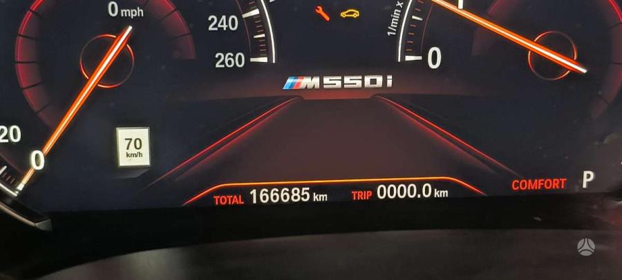 Balts BMW M550 2018 Panevēža, ar dzinēja tilpumu 4.40 L un nobraukumu 167 tūkst. km par 14400 €, foto 12 vietnē AUTOMOTO.COM.LV