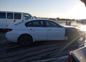 White BMW M550 2018 in Panevezys, with an engine capacity of 4.40 L and mileage of 167 thousand km for 14600 €, photo 5 on AUTOMOTO.COM.LV