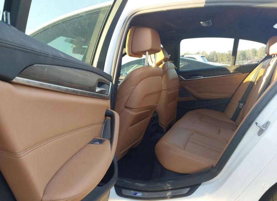 White BMW M550 2018 in Panevezys, with an engine capacity of 4.40 L and mileage of 167 thousand km for 14600 €, photo 10 on AUTOMOTO.COM.LV