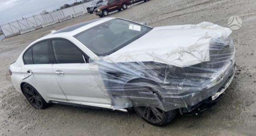 White BMW M550 2018 in Panevezys, with an engine capacity of 4.40 L and mileage of 167 thousand km for 14600 €, photo 14 on AUTOMOTO.COM.LV