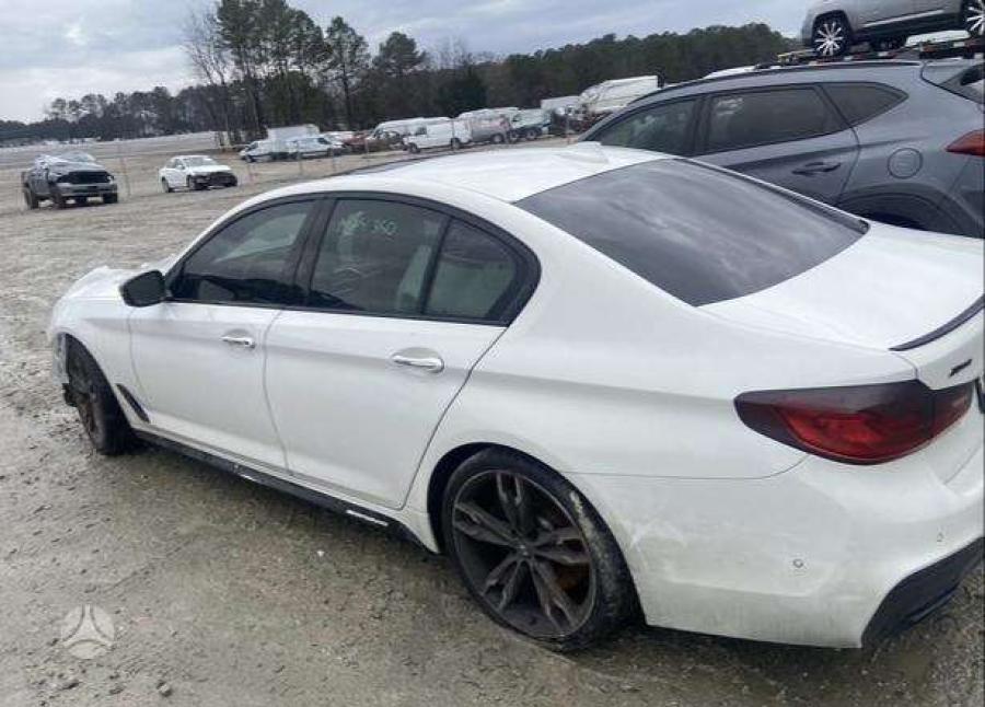White BMW M550 2018 in Panevezys, with an engine capacity of 4.40 L and mileage of 167 thousand km for 14600 €, photo 15 on AUTOMOTO.COM.LV