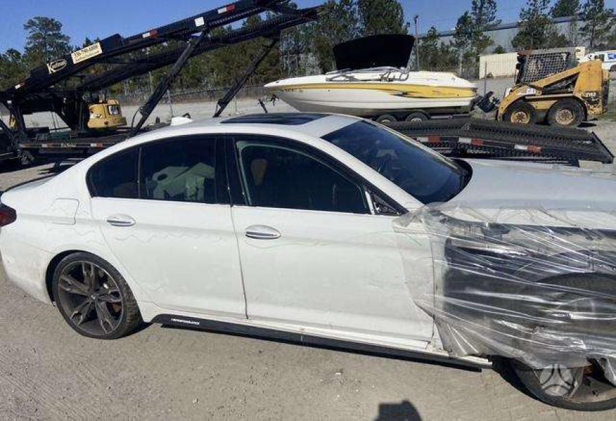 White BMW M550 2018 in Panevezys, with an engine capacity of 4.40 L and mileage of 167 thousand km for 14600 €, photo 20 on AUTOMOTO.COM.LV