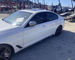 White BMW M550 2018 in Panevezys, with an engine capacity of 4.40 L and mileage of 167 thousand km for 14600 €, photo 21 on AUTOMOTO.COM.LV