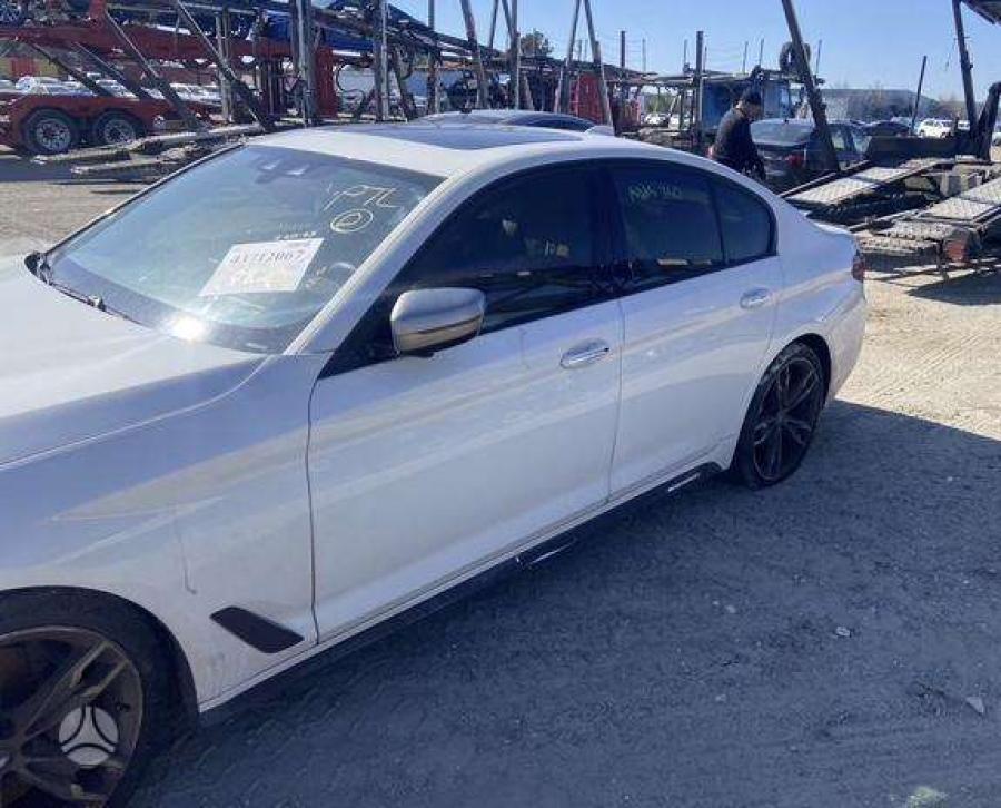 White BMW M550 2018 in Panevezys, with an engine capacity of 4.40 L and mileage of 167 thousand km for 14600 €, photo 21 on AUTOMOTO.COM.LV