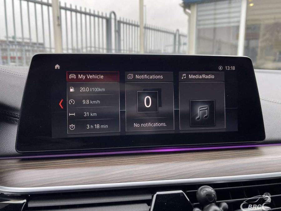 Белый БМВ M550 2019 в Клайпеда, объемом двигателя 4.40 л и пробегом 108 тыс. км за 29900 €, фото 28 на AUTOMOTO.COM.LV