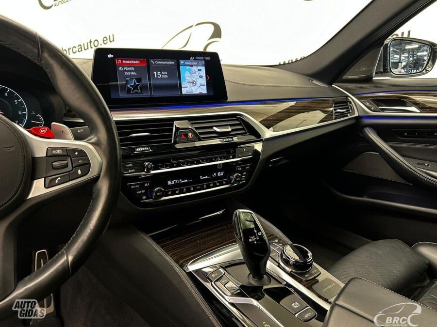 Balts BMW M550 2019 Avižieniai, ar dzinēja tilpumu 4.40 L un nobraukumu 103 tūkst. km par 27000 €, foto 21 vietnē AUTOMOTO.COM.LV