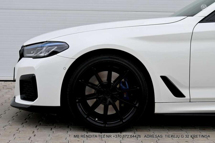 Balts BMW M550 2021 Kretinga, ar dzinēja tilpumu 4.40 L un nobraukumu 84 tūkst. km par 42999 €, foto 16 vietnē AUTOMOTO.COM.LV