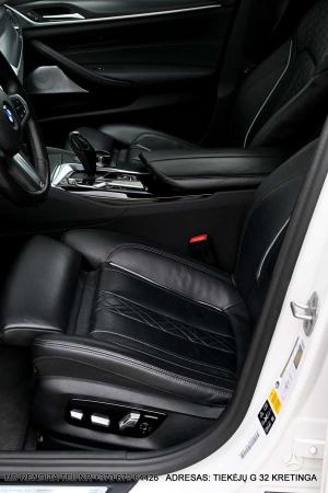 Balts BMW M550 2021 Kretinga, ar dzinēja tilpumu 4.40 L un nobraukumu 84 tūkst. km par 42999 €, foto 18 vietnē AUTOMOTO.COM.LV