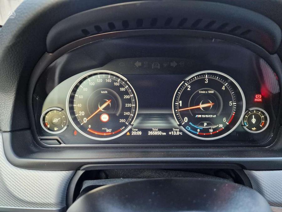 Белый БМВ M550 2016 в Вильнюс, объемом двигателя 0.00 л и пробегом 266 тыс. км за 15490 €, фото 28 на AUTOMOTO.COM.LV