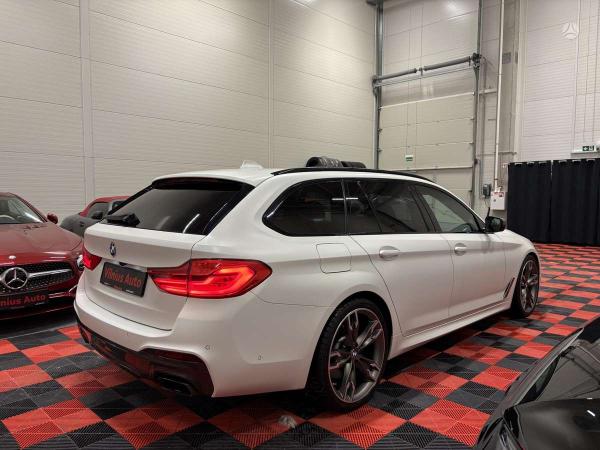 White BMW M550 2018 in Vilnius, with an engine capacity of 2.99 L and mileage of 176 thousand km for 27550 €, photo 4 on AUTOMOTO.COM.LV
