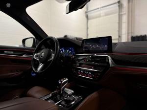 Balts BMW M550 2018 Viļņa, ar dzinēja tilpumu 2.99 L un nobraukumu 176 tūkst. km par 27550 €, foto 19 vietnē AUTOMOTO.COM.LV