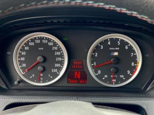 Melns BMW M6 2005 Rīga, ar dzinēja tilpumu 5.00 L un nobraukumu 129 tūkst. km par 20990 €, foto 22 vietnē AUTOMOTO.COM.LV