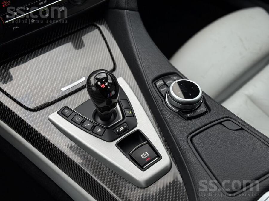 Black BMW M6 2014 in Riga, with an engine capacity of 4.40 L and mileage of 182 thousand km for 24500 €, photo 16 on AUTOMOTO.COM.LV
