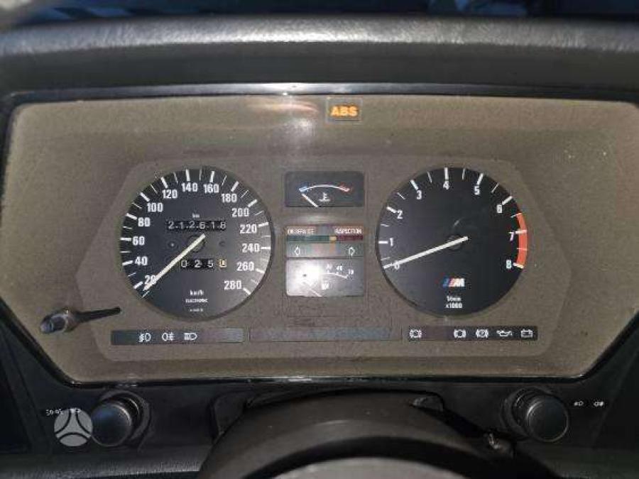 Green BMW M6 1984 in Vilnius, with an engine capacity of 3.50 L and mileage of 213 thousand km for 95000 €, photo 17 on AUTOMOTO.COM.LV