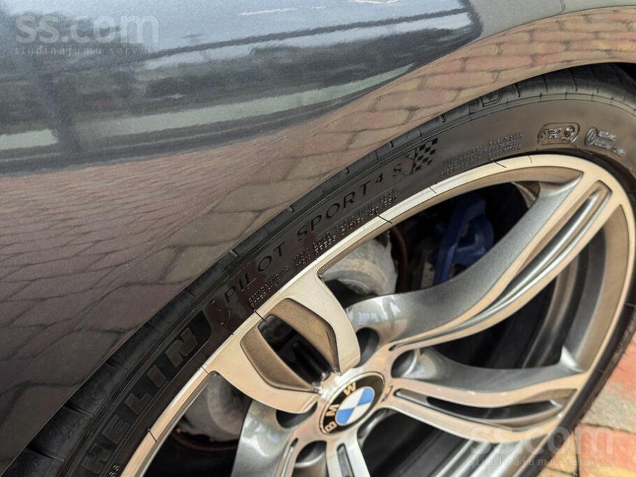 Grey BMW M6 2012 in Riga, with an engine capacity of 4.40 L and mileage of 144 thousand km for 24800 €, photo 18 on AUTOMOTO.COM.LV