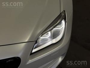 White BMW M6 2017 in Riga, with an engine capacity of 4.40 L and mileage of 136 thousand km for 38990 €, photo 10 on AUTOMOTO.COM.LV