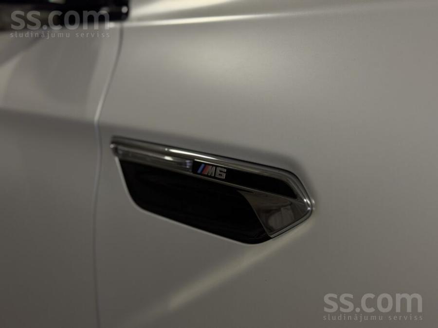 White BMW M6 2017 in Riga, with an engine capacity of 4.40 L and mileage of 136 thousand km for 38990 €, photo 13 on AUTOMOTO.COM.LV