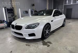 Balts BMW M6 2017 Rīga, ar dzinēja tilpumu 4.40 L un nobraukumu 136 tūkst. km par 39900 €, foto  vietnē AUTOMOTO.COM.LV