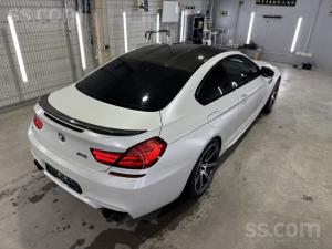 White BMW M6 2017 in Riga, with an engine capacity of 4.40 L and mileage of 136 thousand km for 39900 €, photo 7 on AUTOMOTO.COM.LV