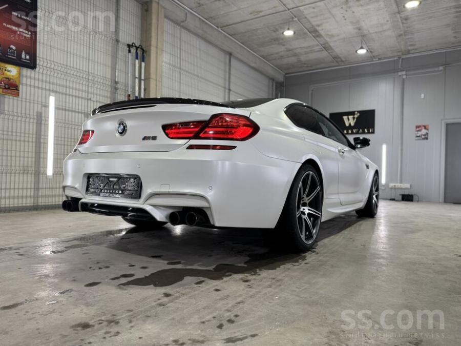 White BMW M6 2017 in Riga, with an engine capacity of 4.40 L and mileage of 136 thousand km for 39900 €, photo 8 on AUTOMOTO.COM.LV