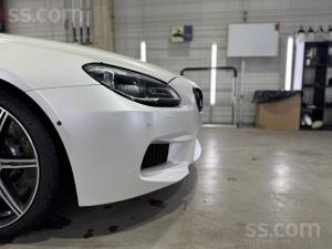 White BMW M6 2017 in Riga, with an engine capacity of 4.40 L and mileage of 136 thousand km for 39900 €, photo 11 on AUTOMOTO.COM.LV