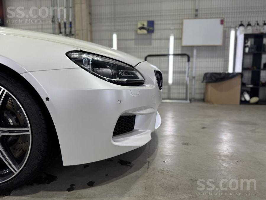 White BMW M6 2017 in Riga, with an engine capacity of 4.40 L and mileage of 136 thousand km for 39900 €, photo 11 on AUTOMOTO.COM.LV