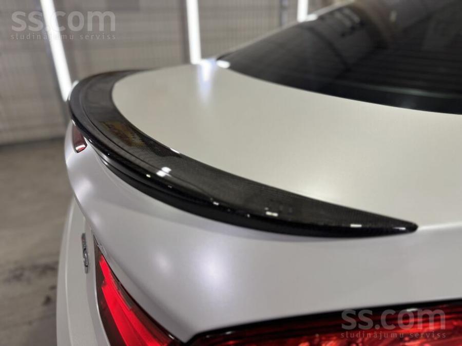 White BMW M6 2017 in Riga, with an engine capacity of 4.40 L and mileage of 136 thousand km for 39900 €, photo 13 on AUTOMOTO.COM.LV
