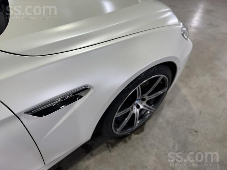 White BMW M6 2017 in Riga, with an engine capacity of 4.40 L and mileage of 136 thousand km for 39900 €, photo 16 on AUTOMOTO.COM.LV