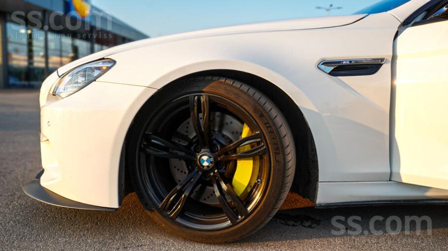 Balts BMW M6 2014 Daugavpils, ar dzinēja tilpumu 4.40 L un nobraukumu 86 tūkst. km par 49000 €, foto 15 vietnē AUTOMOTO.COM.LV