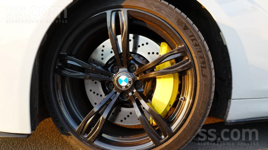 Balts BMW M6 2014 Daugavpils, ar dzinēja tilpumu 4.40 L un nobraukumu 86 tūkst. km par 49000 €, foto 16 vietnē AUTOMOTO.COM.LV
