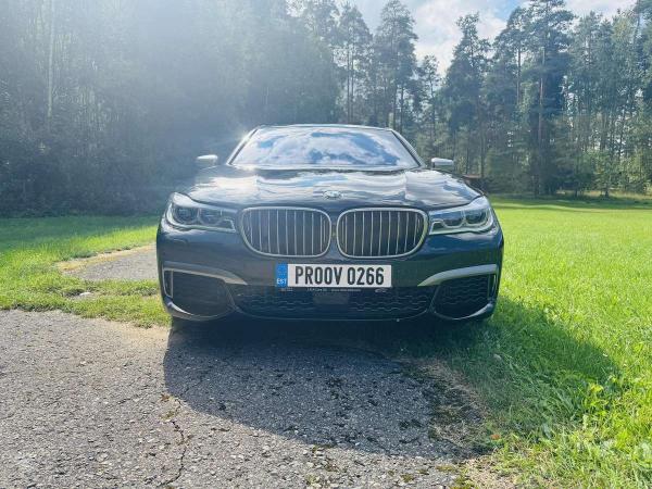 BMW m760 2017 in Voru on AUTOMOTO.COM.LV Black BMW m760 2017 in Voru, with an engine capacity of 6.59 L and mileage of 125 thousand km for 48360 €, photo 3 on AUTOMOTO.COM.LV