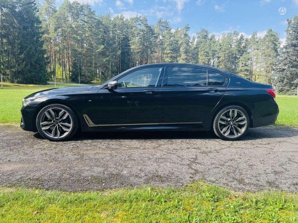 BMW m760 2017 in Voru on AUTOMOTO.COM.LV Black BMW m760 2017 in Voru, with an engine capacity of 6.59 L and mileage of 125 thousand km for 48360 €, photo 5 on AUTOMOTO.COM.LV