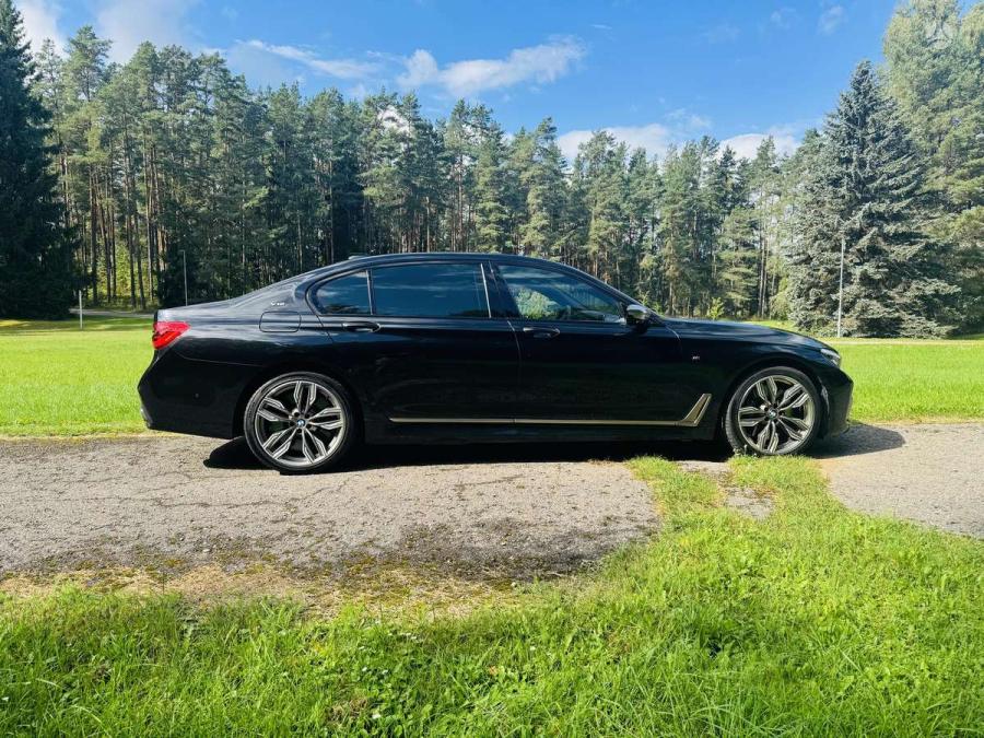 Melns BMW m760 2017 Veru, ar dzinēja tilpumu 6.59 L un nobraukumu 125 tūkst. km par 48360 €, foto 6 vietnē AUTOMOTO.COM.LV