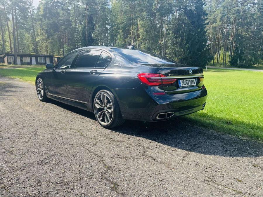 Melns BMW m760 2017 Veru, ar dzinēja tilpumu 6.59 L un nobraukumu 125 tūkst. km par 48360 €, foto 9 vietnē AUTOMOTO.COM.LV