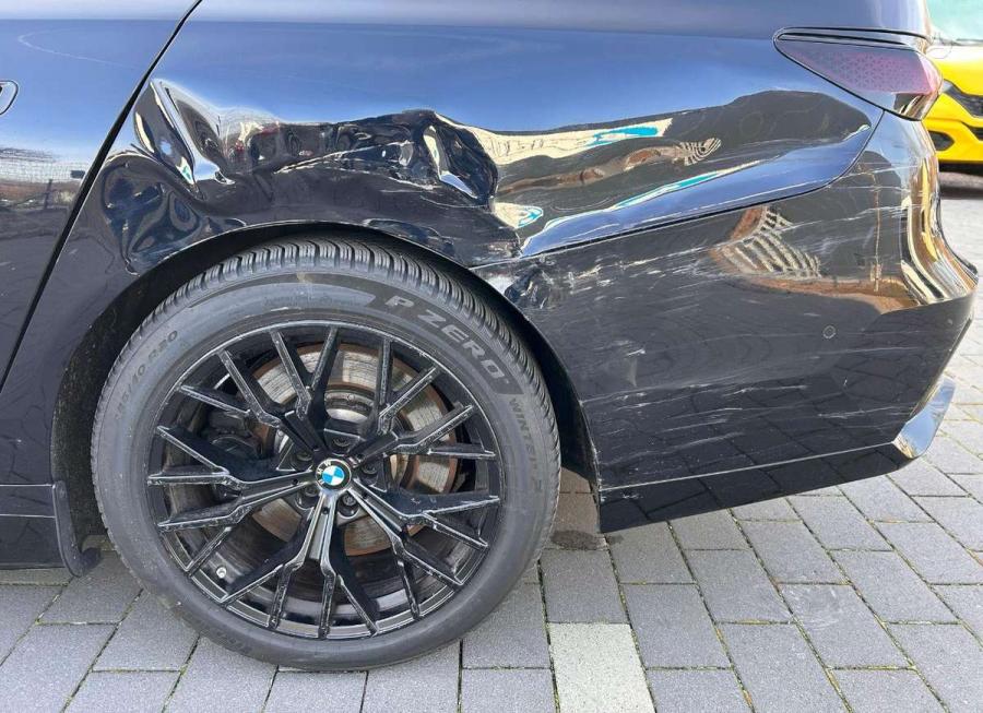 Black BMW m760 2024 in Klaipeda, with an engine capacity of 3.00 L and mileage of 24 thousand km for 39500 €, photo 9 on AUTOMOTO.COM.LV