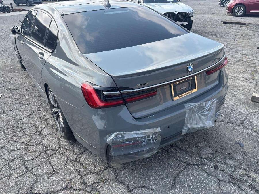 Grey BMW m760 2020 in Kaunas, with an engine capacity of 6.59 L and mileage of 105 thousand km for 36900 €, photo 1 on AUTOMOTO.COM.LV