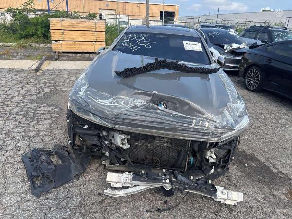 Grey BMW m760 2020 in Kaunas, with an engine capacity of 6.59 L and mileage of 105 thousand km for 36900 €, photo 4 on AUTOMOTO.COM.LV