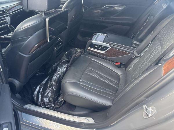 Grey BMW m760 2020 in Kaunas, with an engine capacity of 6.59 L and mileage of 105 thousand km for 36900 €, photo 8 on AUTOMOTO.COM.LV