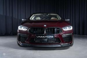 Красный БМВ M8 2021 в Вильнюс, объемом двигателя 4.40 л и пробегом 28 тыс. км за 103999 €, фото 3 на AUTOMOTO.COM.LV