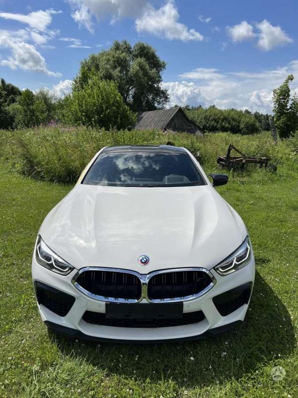 Balts BMW M8 2020 Molėtai, ar dzinēja tilpumu 4.40 L un nobraukumu 50 tūkst. km par 45000 €, foto 2 vietnē AUTOMOTO.COM.LV