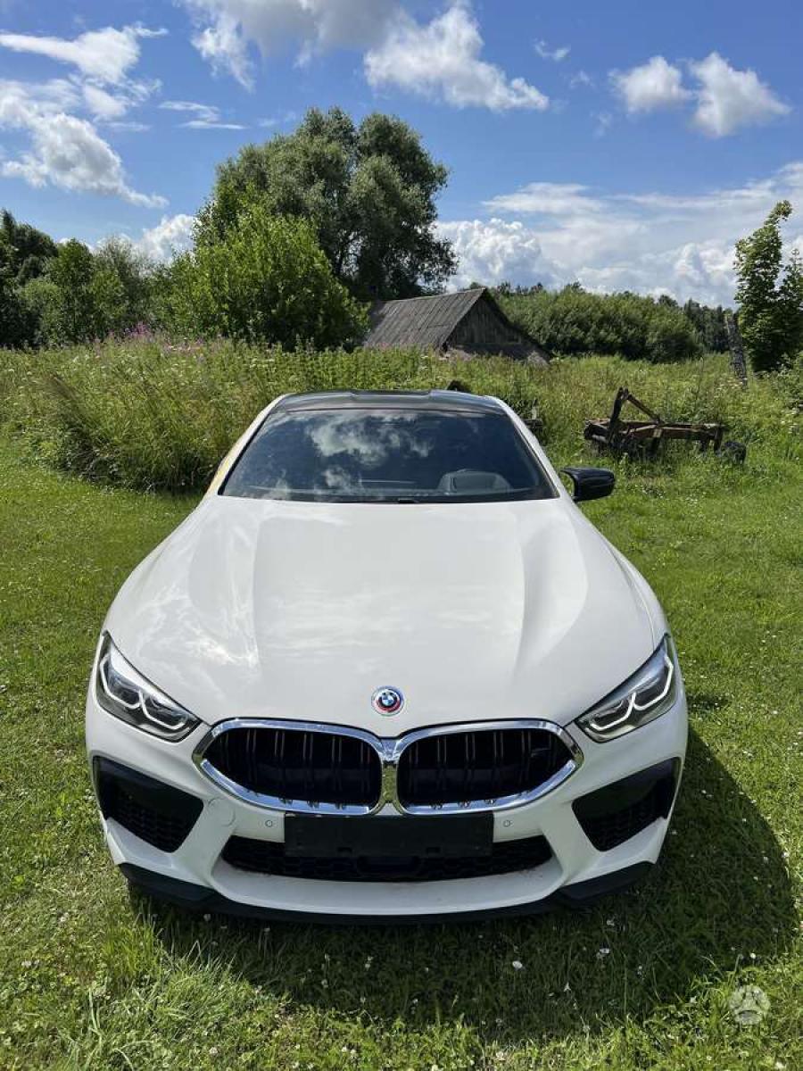 Balts BMW M8 2020 Molėtai, ar dzinēja tilpumu 4.40 L un nobraukumu 50 tūkst. km par 45000 €, foto 3 vietnē AUTOMOTO.COM.LV
